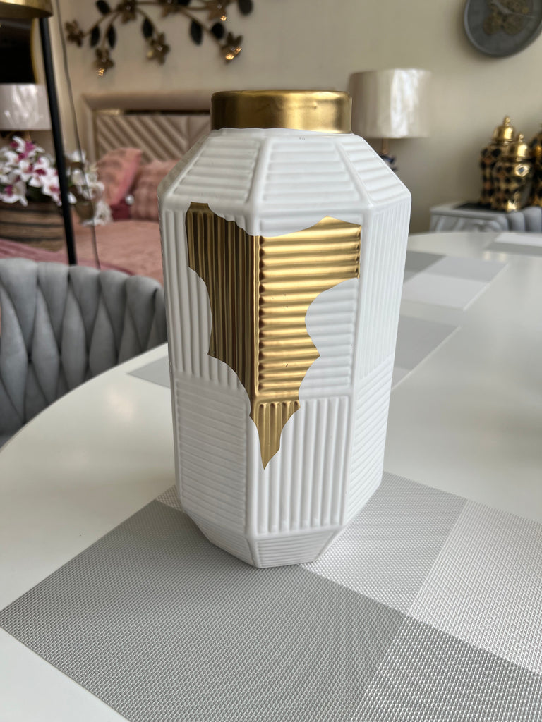 Ceramic Vase 010 – Wood Action