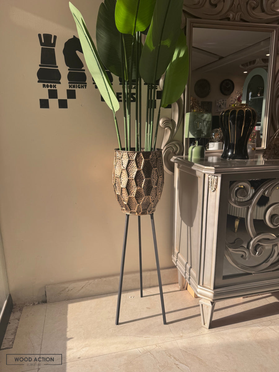 Resin planter with metal legs – Wood Action